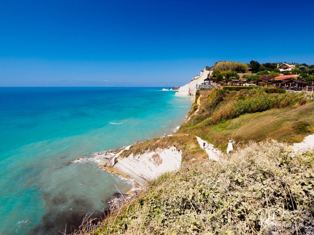 Logas Beach – legendarna plaża u podnóża majestatycznych klifów