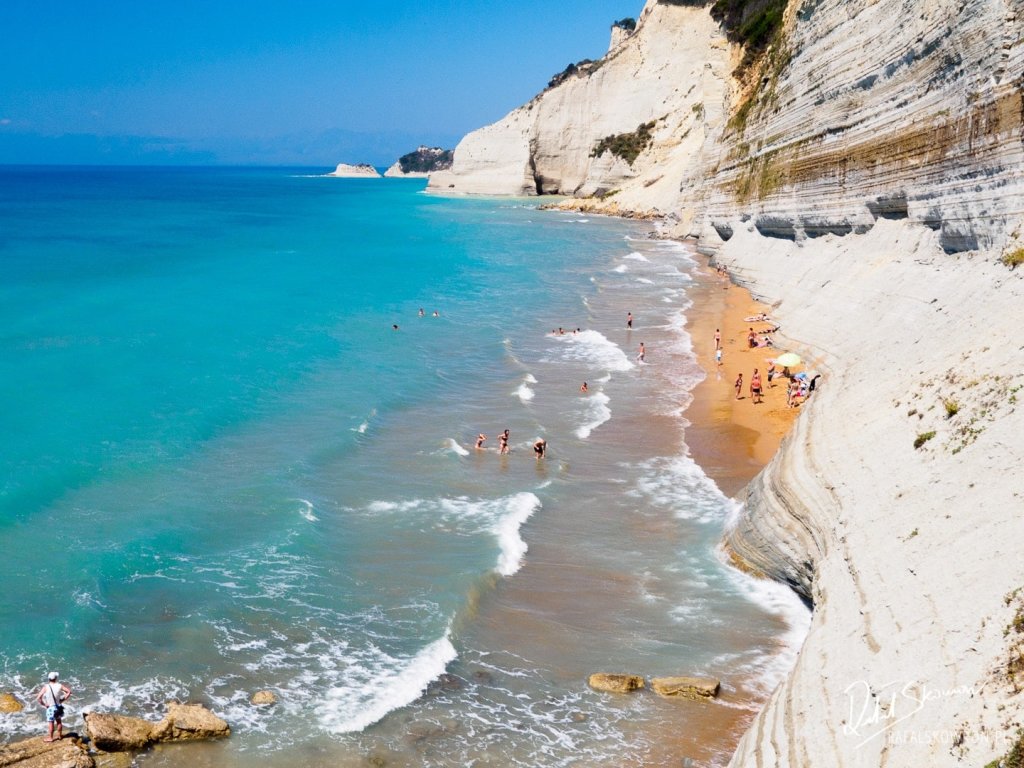 Logas Beach – legendarna plaża u podnóża majestatycznych klifów