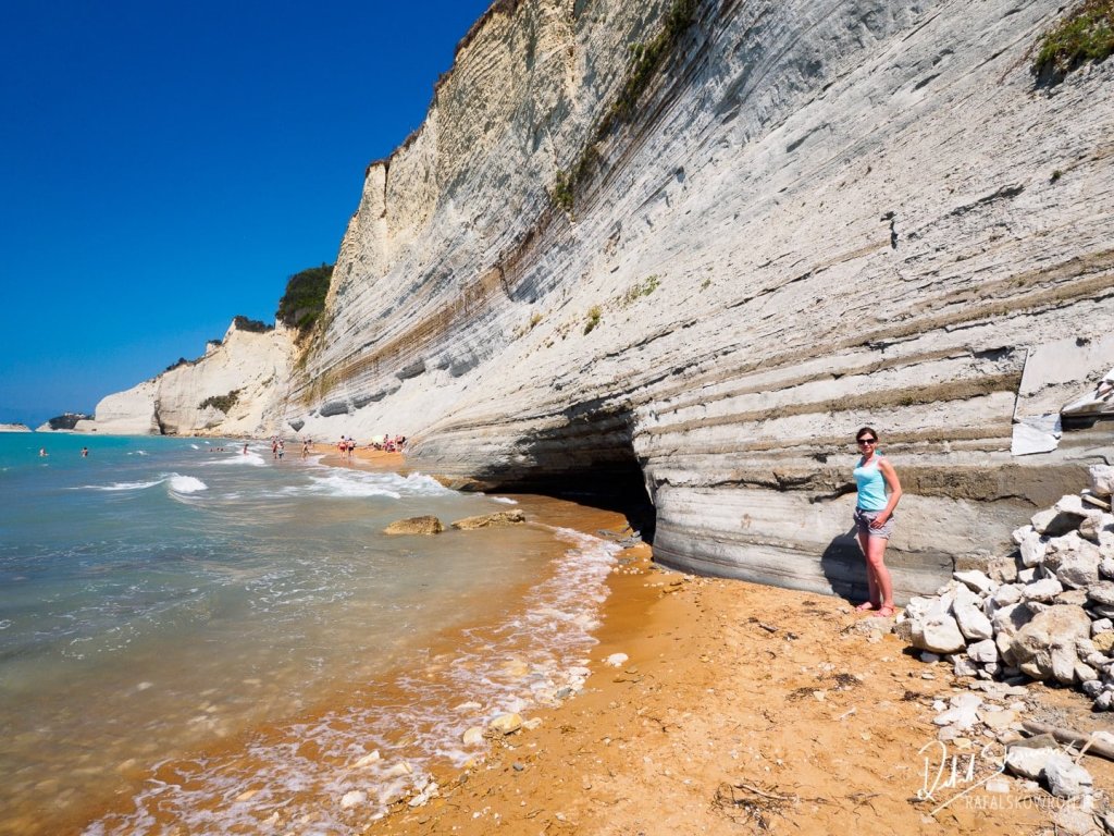 Logas Beach – legendarna plaża u podnóża majestatycznych klifów