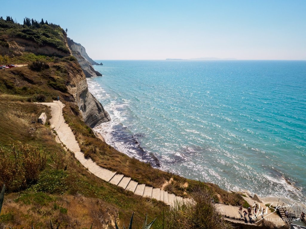 Logas Beach – legendarna plaża u podnóża majestatycznych klifów