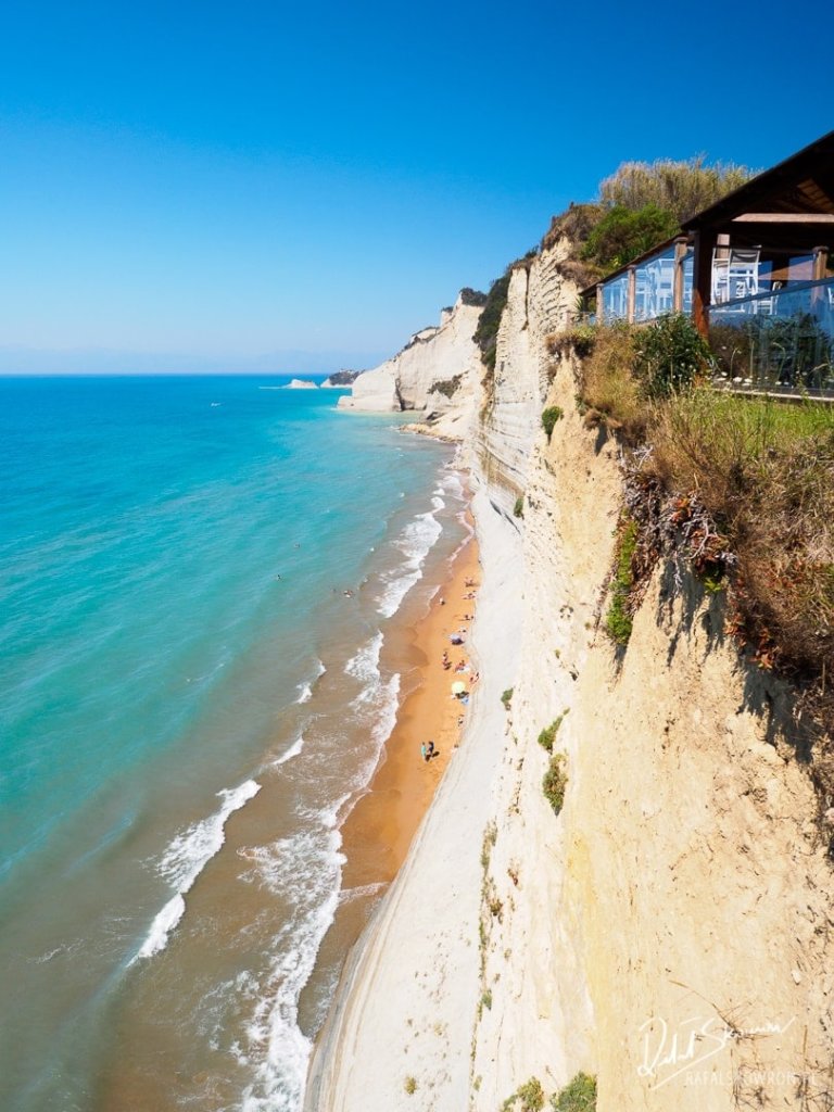 Logas Beach – legendarna plaża u podnóża majestatycznych klifów
